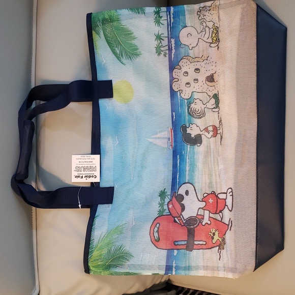 cedar fair | Bags | Snoopy Lifeguard And Gang At Beach Screen Large ...
